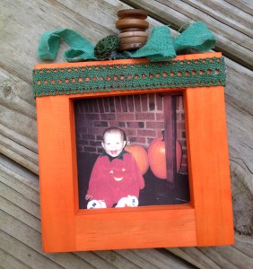 wooden pumpkin crafts - DIY a Photo Frame