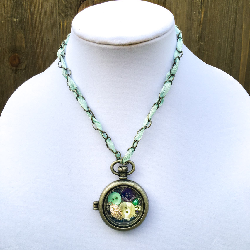 DIY Holiday Gift | Mixed Media Locket with 28 Lilac Lane