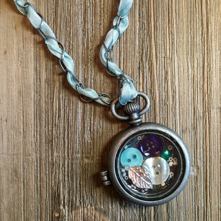 DIY Holiday Gift | Mixed Media Locket with 28 Lilac Lane