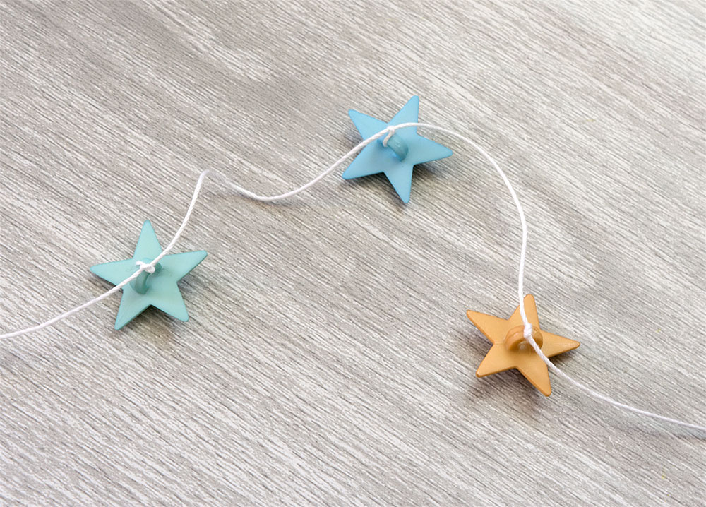 Make a Simple Star Garland for a Mini Christmas Tree